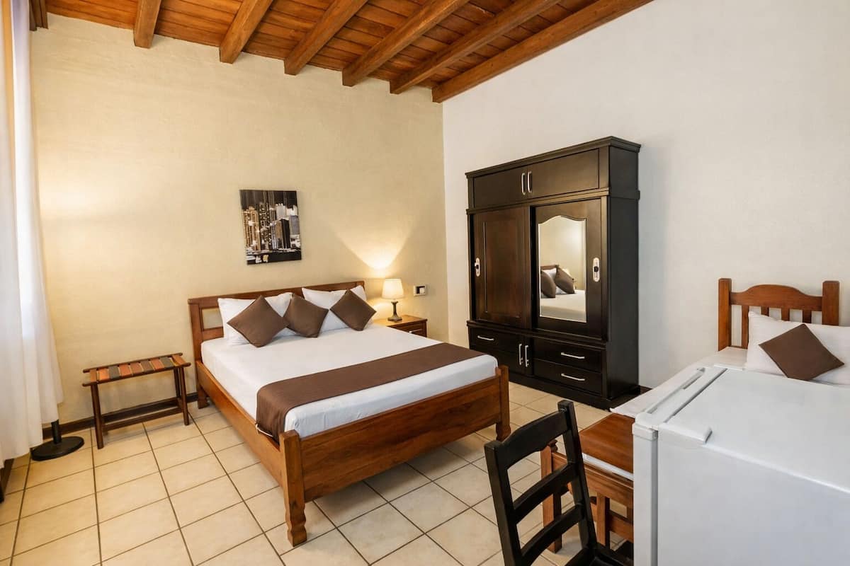 Quarto Duplo Deluxe | Cofre no quarto, Wi-fi grátis, roupa de cama fornecida