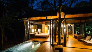 Attikka - Water Chalet with Plunge Pool (10% off on food) | 1 quarto, roupas de cama premium, frigobar, cofres nos quartos