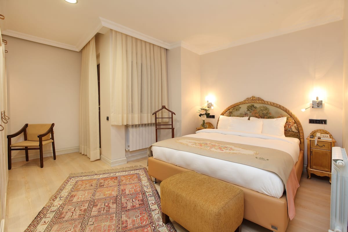 1 quarto, roupa de alta qualidade, cofre no quarto