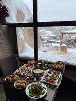 Pequeno-almoço completo diário incluído 