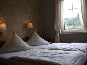 Quarto casal standard | Escrivaninha, espaço de trabalho para notebook