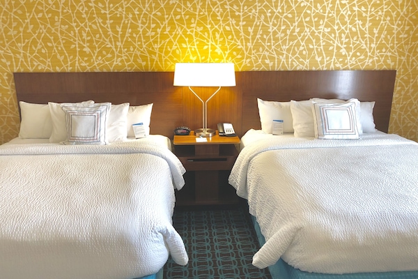 Roupa de alta qualidade, cofre no quarto, secretária