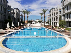 Piscina externa sazonal