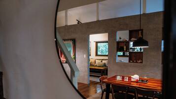 Spacious Jungle Apartment | Sala de jantar