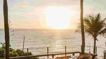 Piscina exterior, espreguiçadeiras