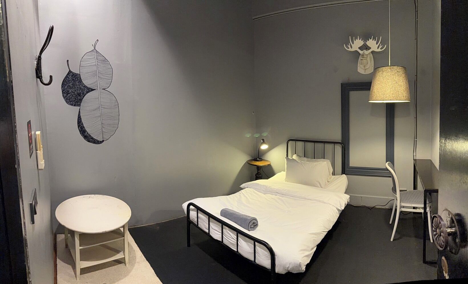 Quarto Individual Básico | Roupa de alta qualidade, minibar, secretária 