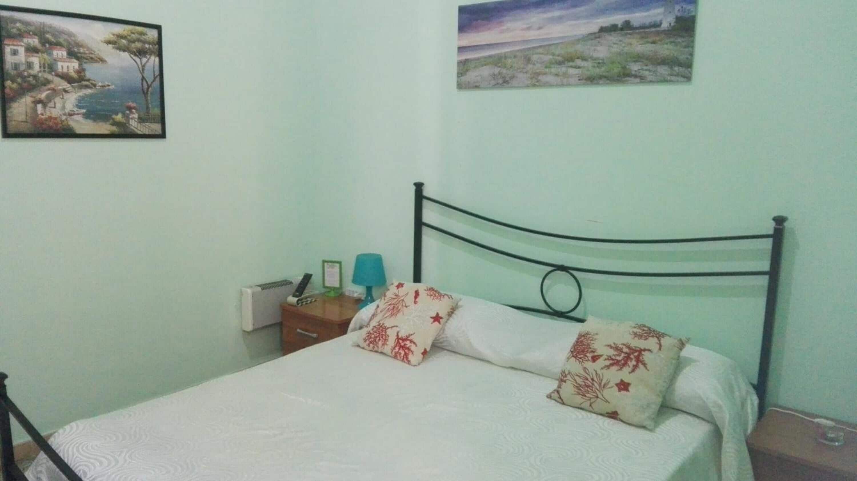 Escrivaninha, ferros/tábuas de passar roupa, Wi-Fi de cortesia