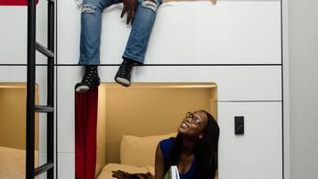 Dormitório Partilhado, em dormitório misto, casa de banho anexa (20 Bed Pod Room) | Wi-fi, roupa de cama fornecida