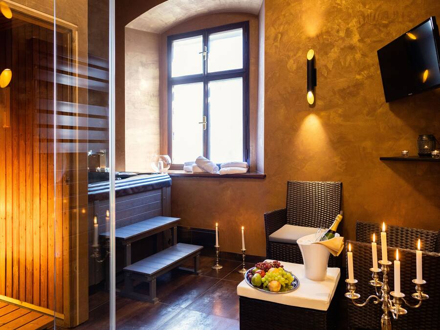 Sauna seca, banheira de hidromassagem