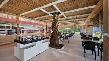 2 restaurantes, café da manhã, culinária internacional