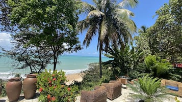 Vista para praia/oceano