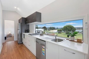 Cabana premium, vista para o oceano (Sleeps 4) | Cozinha privada | Geladeira grande, micro-ondas, cooktop, cafeteira/chaleira