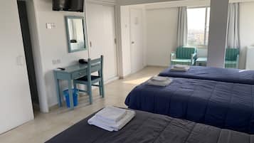 Quarto família | Escrivaninha, ferros/tábuas de passar roupa, Wi-Fi de cortesia