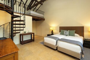 Quarto Standard Twin Familiar- Casa do Lagar (edifício adjacente) | Escrivaninha, quartos à prova de som, ferros/tábuas de passar roupa