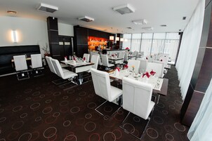 Café da manhã com buffet grátis todos os dias