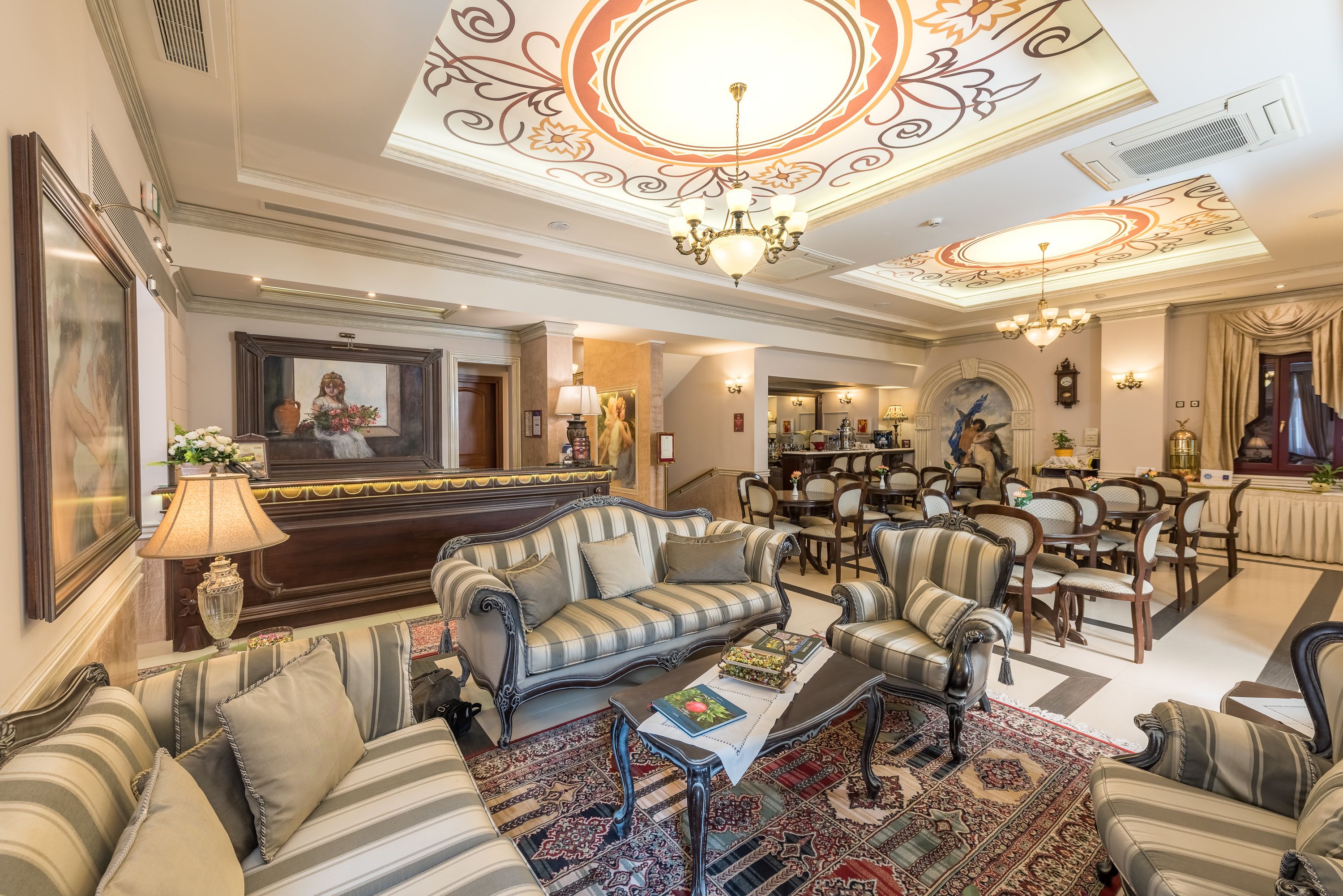 Área de estar no saguão