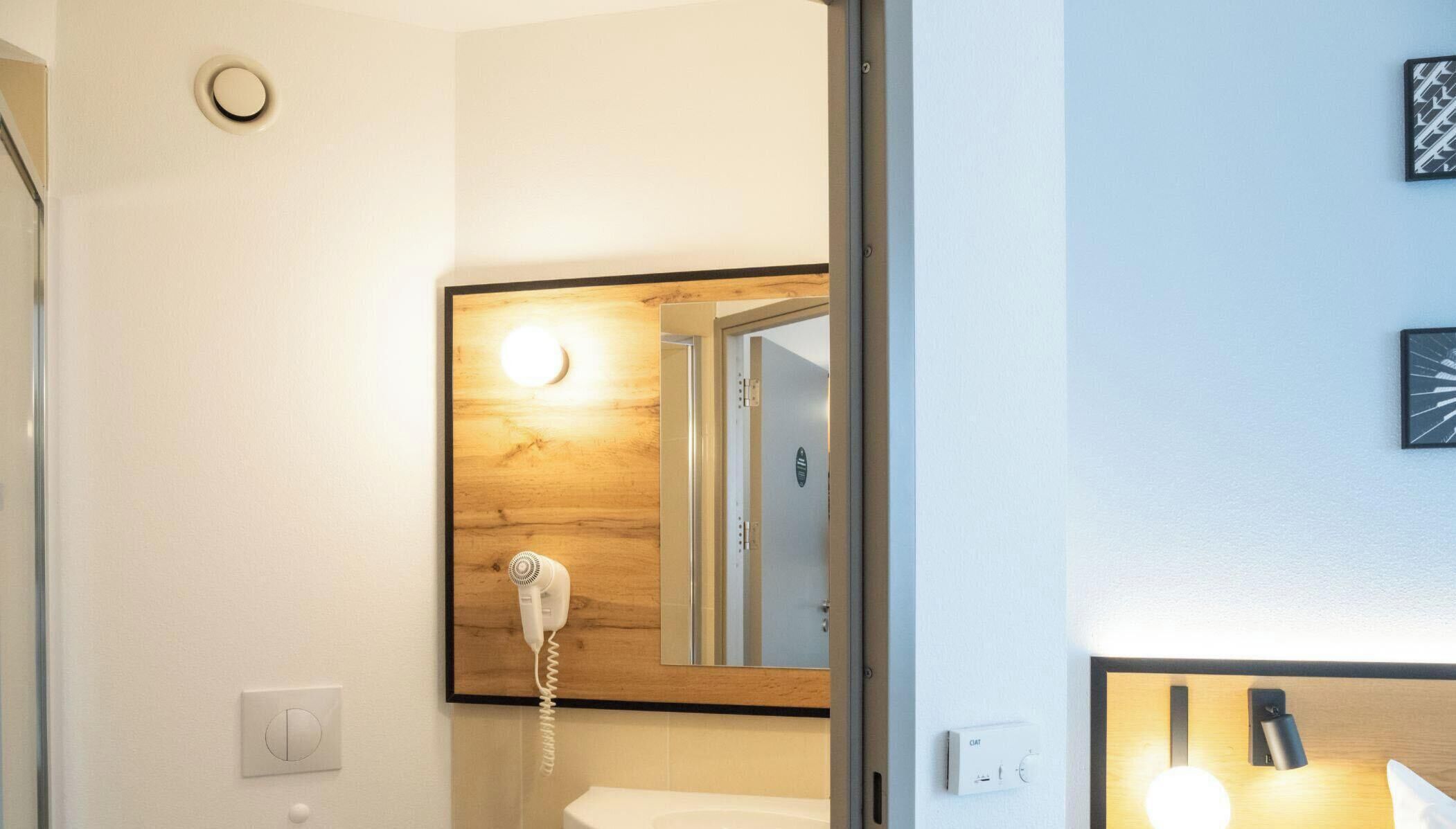 Secretária, cortinas/cortinados opacos, quartos insonorizados 