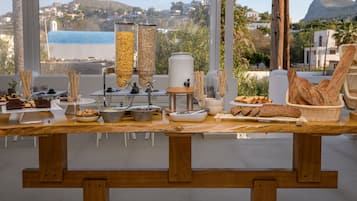 Pequeno-almoço tipo buffet diário incluído