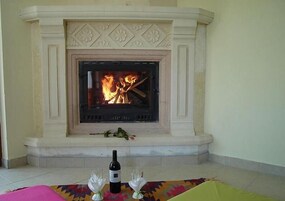 Cofres nos quartos, escrivaninha, quartos à prova de som