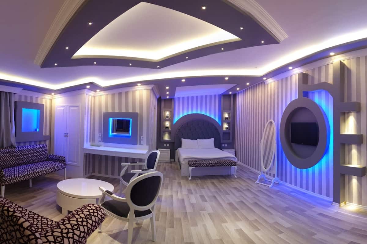 Minibar, cofre no quarto, secretária