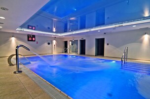 Piscina interior, da(s) 8:00 à(s) 22:00, espreguiçadeiras 