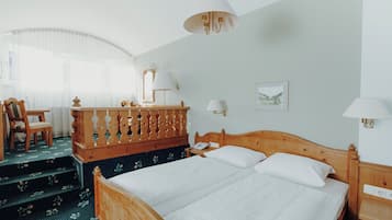 Roupa de alta qualidade, cofre no quarto, secretária