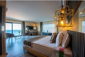 Suíte lua de mel | Frigobar, cofres nos quartos, escrivaninha, roupa de cama