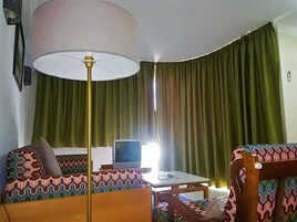 Apartamento, 1 quarto, sacada (for 2 people) | Sala de estar | TV de tela plana