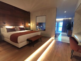 Quarto casal premium | Frigobar, cofres nos quartos, cortinas blackout, Wi-Fi de cortesia