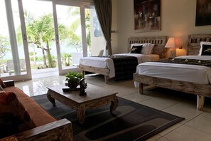 Quarto Twin Deluxe, vista para o oceano | Minibar, cofre no quarto, secretária 