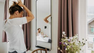 Quarto Duplo (Kitchenette) | Casa de banho | Artigos de higiene ecológicos, um secador de cabelo, roupões, chinelos