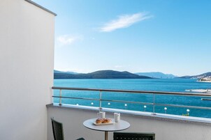 Quarto Duplo ou Twin Deluxe, 1 quarto, vista para o mar | Terraço/pátio interior