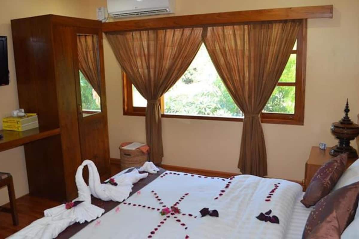 Quarto casal luxo | Escrivaninha, camas extras/dobráveis (sobretaxa), Wi-Fi de cortesia