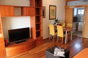 Apartamento, 1 quarto (3) | Sala | Televisor LCD 