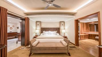 Mountbatten Suite | Minibar, cofre no quarto, secretária