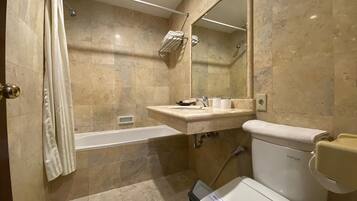 Suíte | Banheiro | Chuveiro/banheira combinados, banheira de imersão