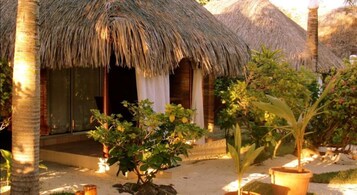 Bangalô standard, 1 cama de casal, vista para o jardim | Terraço/pátio