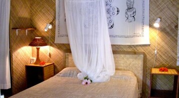 Bangalô standard, 1 cama de casal, vista para o jardim | Cofres nos quartos, individualmente decorados, cortinas blackout