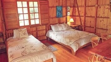Frigobar, cofres nos quartos, roupa de cama