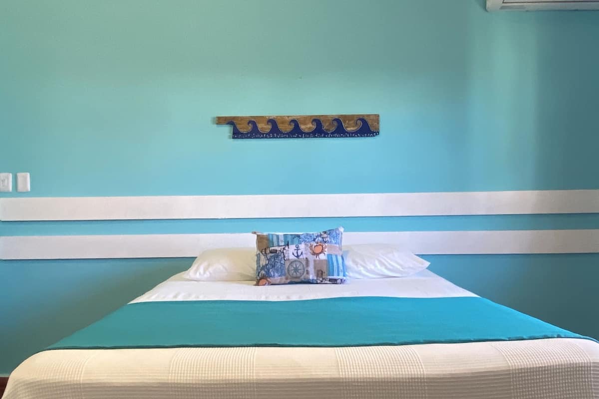 Quarto Duplo, 1 cama queen-size | Cofre no quarto, secretária, quartos insonorizados, Wi-fi grátis 