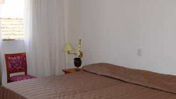 Quarto superluxo | Frigobar, escrivaninha, cortinas blackout, Wi-Fi de cortesia