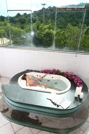 Sauna, banheira de hidromassagem, banho turco, fontes termais/minerais 