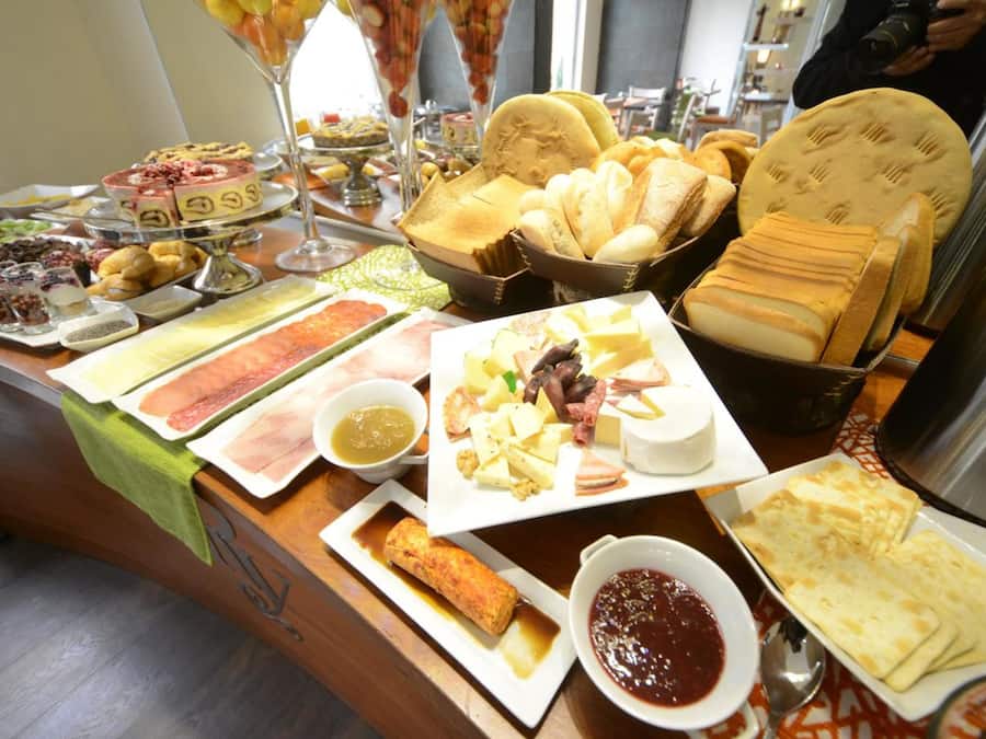 Café da manhã continental grátis todos os dias