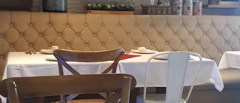 Café da manhã, almoço e jantar; culinária filipina