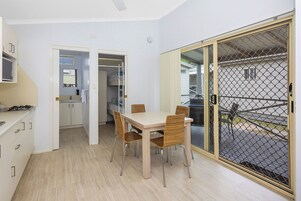 Cabana de Madeira Standard (Sleeps 4) | Sala de jantar