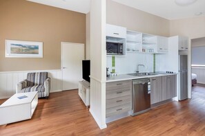 Quarto luxo (Sandpiper) | Área de estar | TV