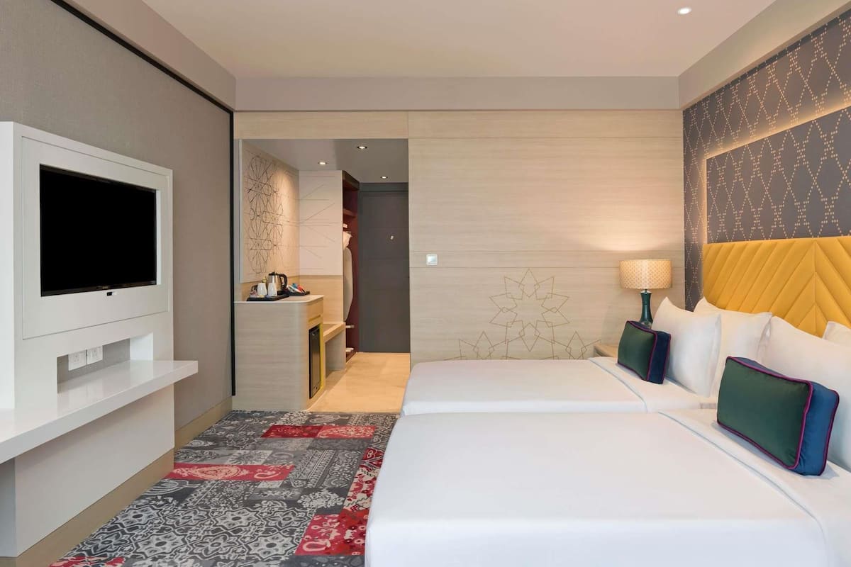 Quarto Twin Superior, 2 camas individuais | Roupa de alta qualidade, camas de colchão Tempur-Pedic, minibar