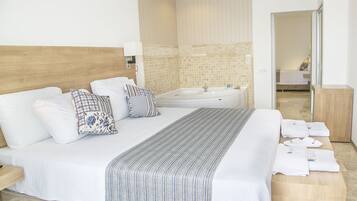 Roupas de cama premium, frigobar, cofres nos quartos