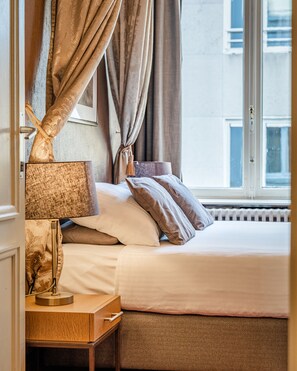 Quarto Duplo Standard | Secretária, Wi-fi grátis, roupa de cama fornecida 
