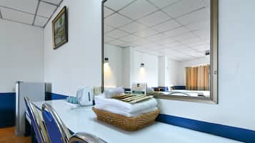 Quarto Triplo | Minibar, Wi-fi grátis, roupa de cama fornecida